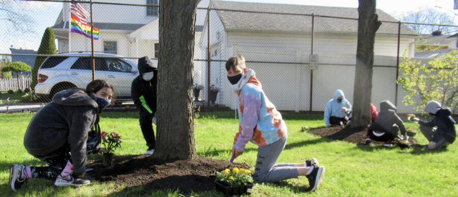 Renna Media | Linden Students Plant Flowers for Earth Day Renna Media | Linden Students Plant Flowers for Earth Day