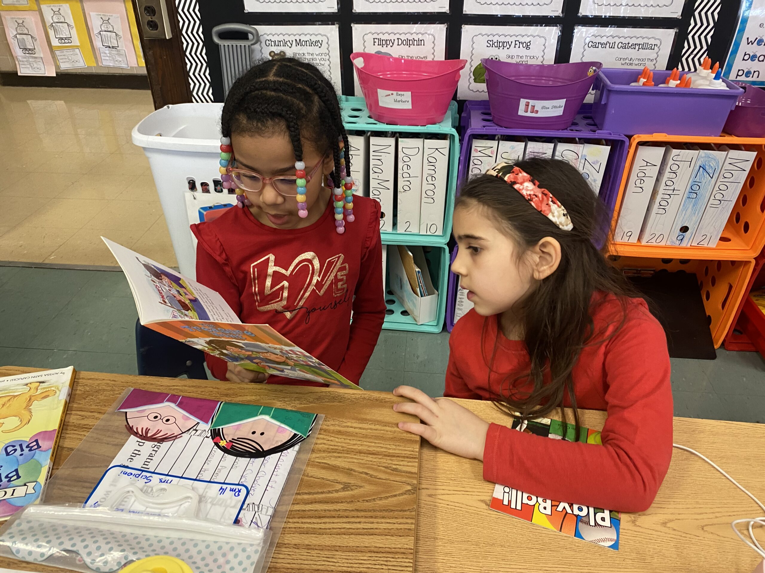 Students-read-to-other-students | Renna Media